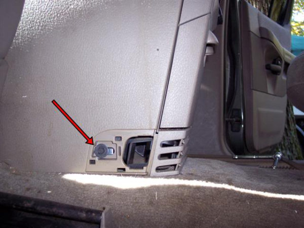 Remove / Install 2002-2005 Ford Explorer Center Console - The Ranger ...