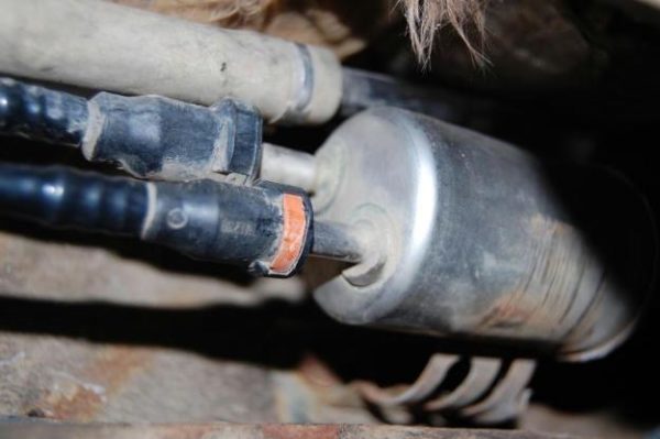 Disconnecting Ford Fuel Lines - The Ranger Station